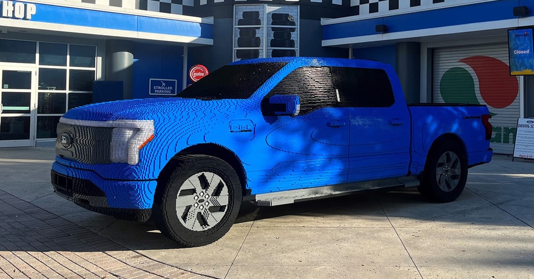 LEGOLAND 展示全新 1:1 尺寸 Ford F-150 Lightning 積木模型 | Hypebeast