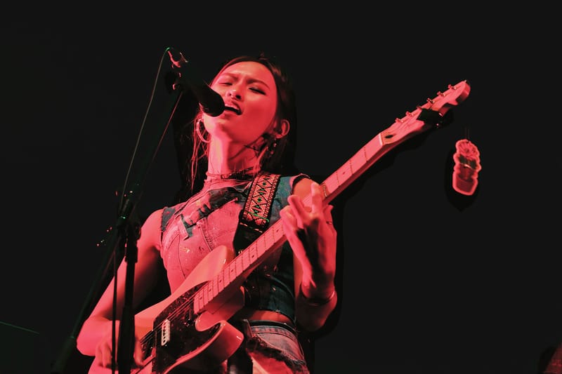 Hypebeast 專訪《神仙組合》神仙教主 LÜCY、泰國創作歌手 Numcha、日本奇幻搖滾樂團羊文学 | Hypebeast