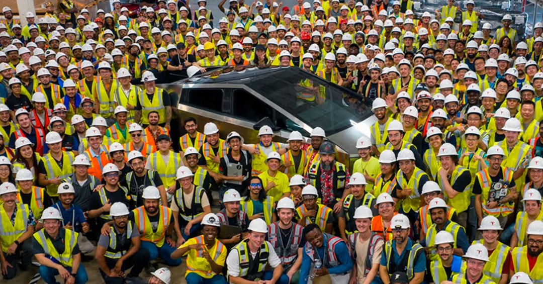 全球首輛「量產」版本 Tesla Cybertruck 正式於德州工廠下線 | Hypebeast