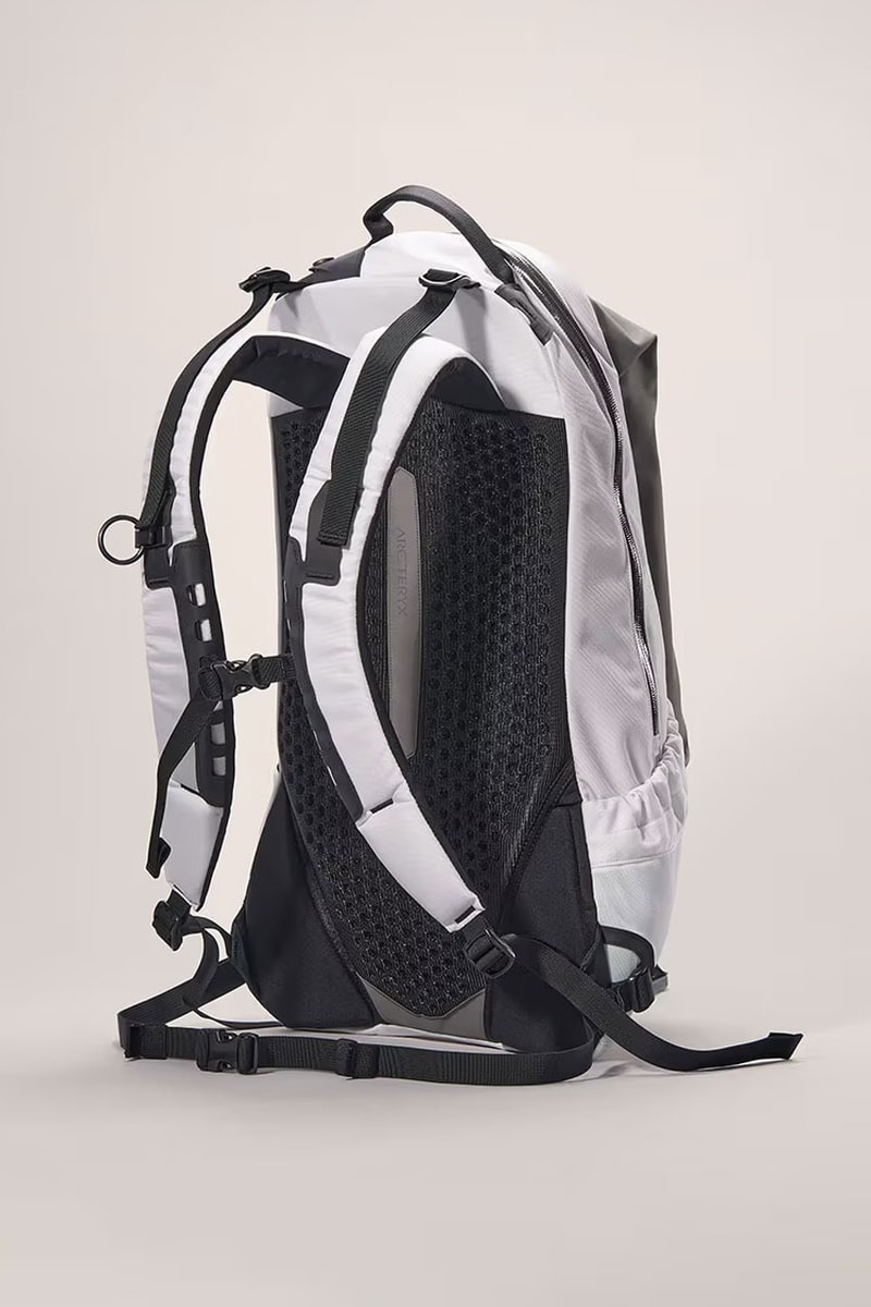 Arc’Teryx 正式推出 2023 秋冬全新 ARRO 包款 | Hypebeast