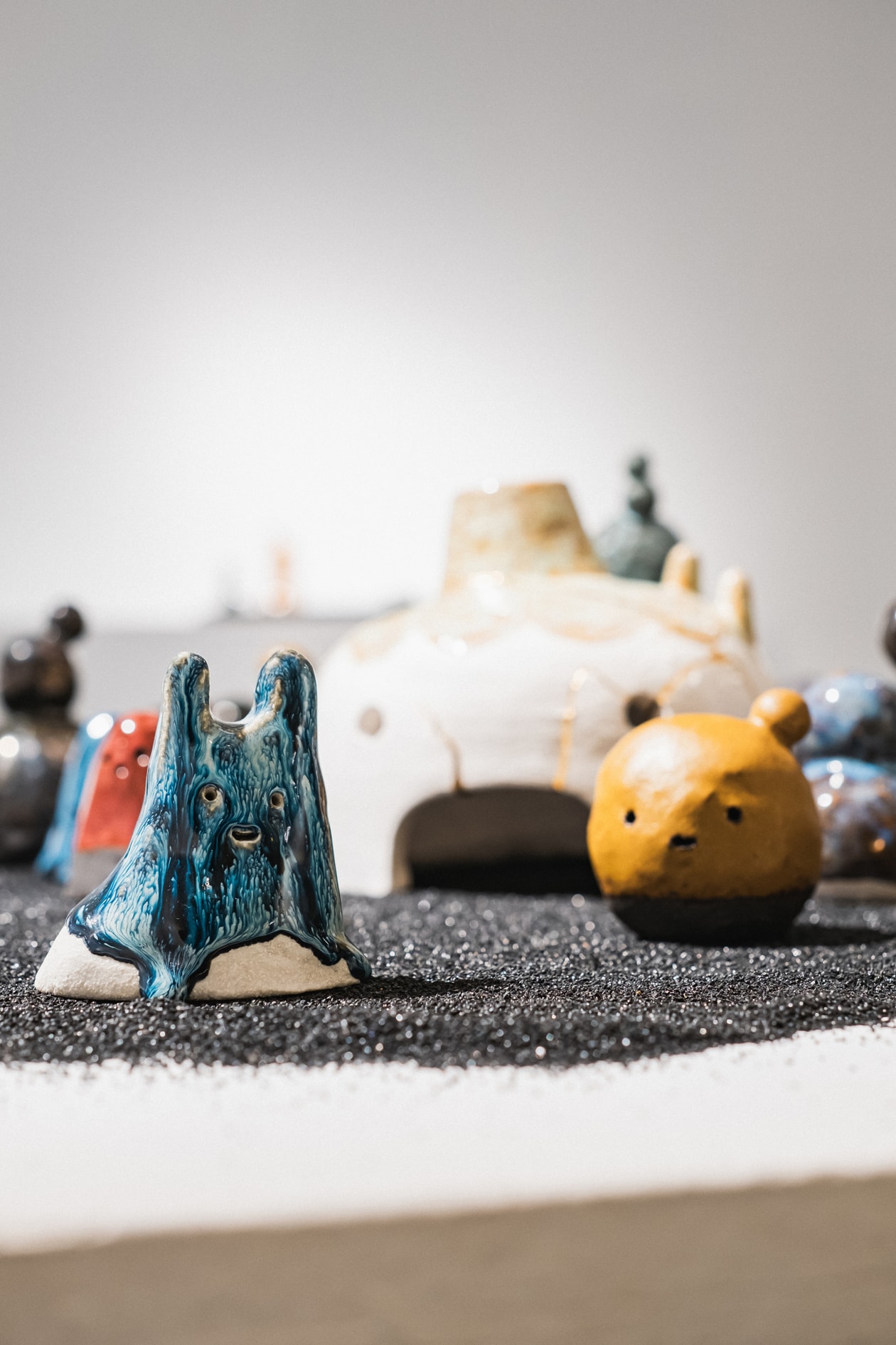 率先走進 Eric So 最新展覽《在山上看着大海對岸的妳》 | Hypebeast