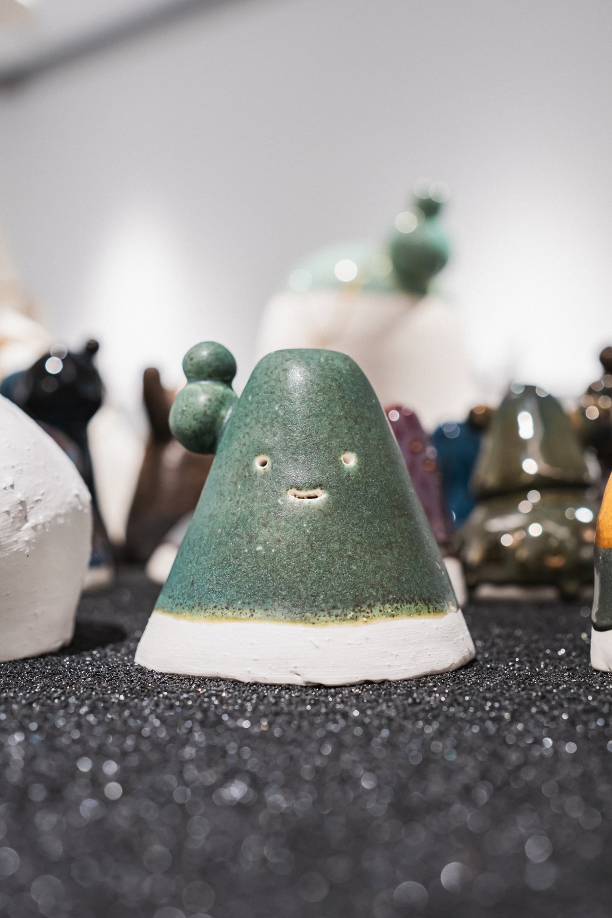 率先走進 Eric So 最新展覽《在山上看着大海對岸的妳》 | Hypebeast