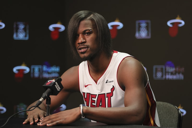 Jimmy Butler 以全新髮型驚艷出席 Miami Heat 媒體日 | Hypebeast Jimmy Butler 以全新髮型驚艷出席 Miami Heat 媒體日 | Hypebeast