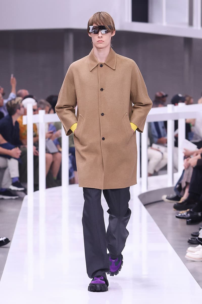PRADA 2025 春夏系列男裝大秀「Closer」正式登陸米蘭時裝週 | Hypebeast