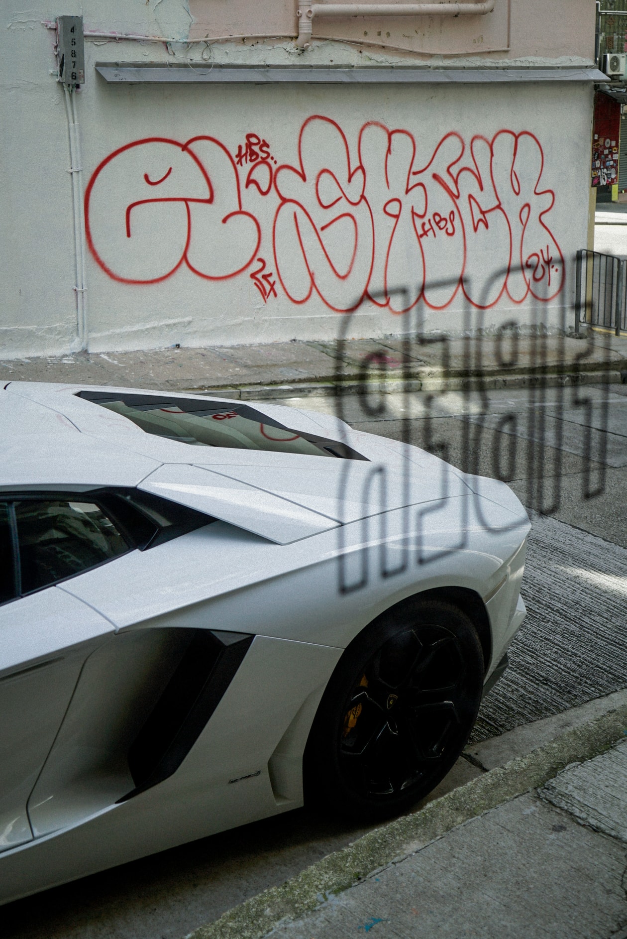 DRIVERS: FIBER PRODUCTIONS 主理人 Kurtis 與愛驅 Lamborghini Aventador LP 700 ...