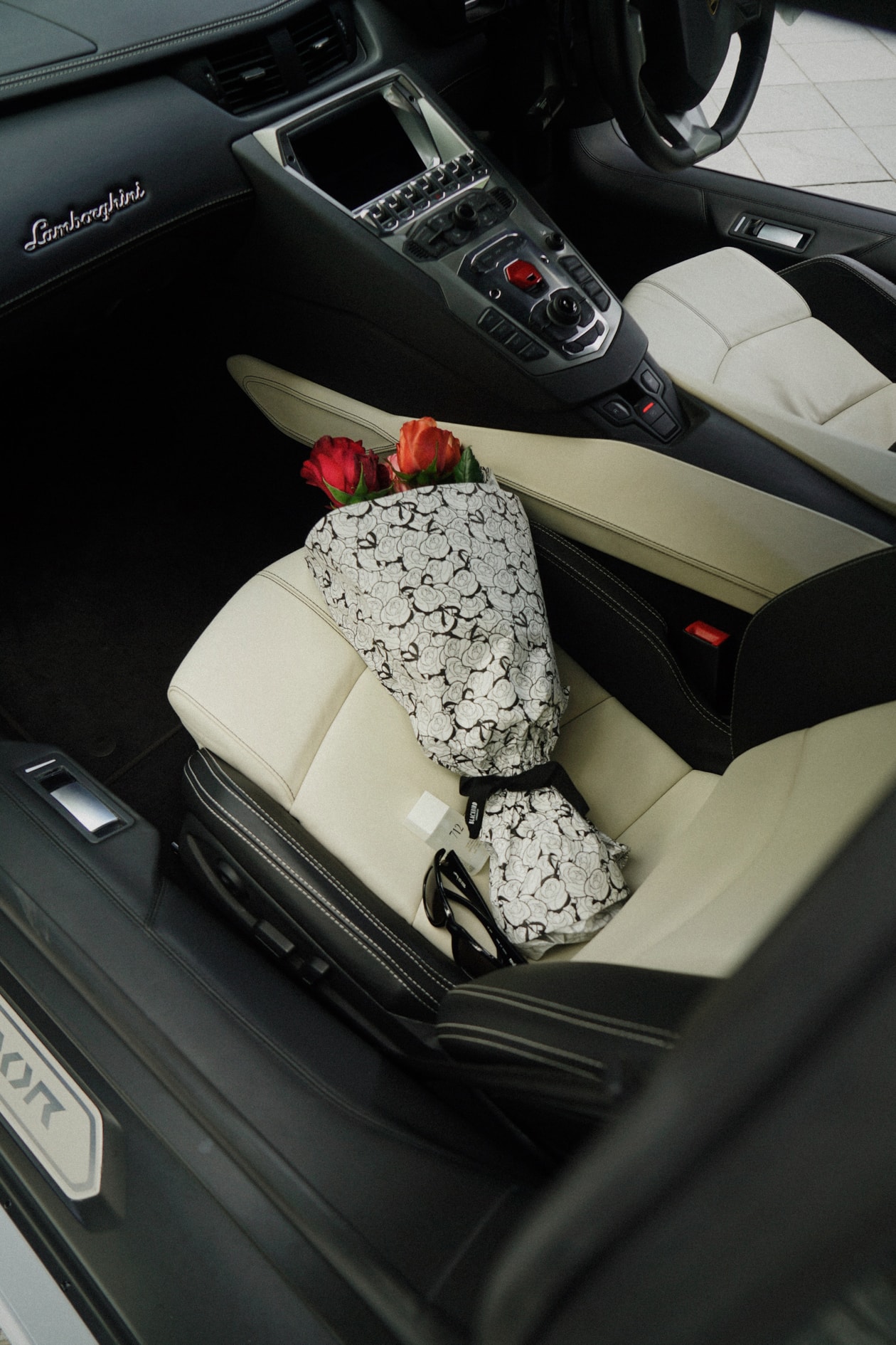 DRIVERS: FIBER PRODUCTIONS 主理人 Kurtis 與愛驅 Lamborghini Aventador LP 700 ...