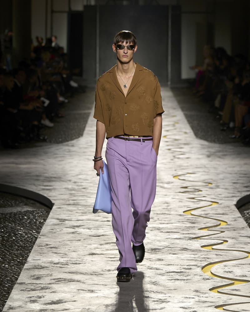 Versace 正式發佈 2025 春夏系列大秀 | Hypebeast