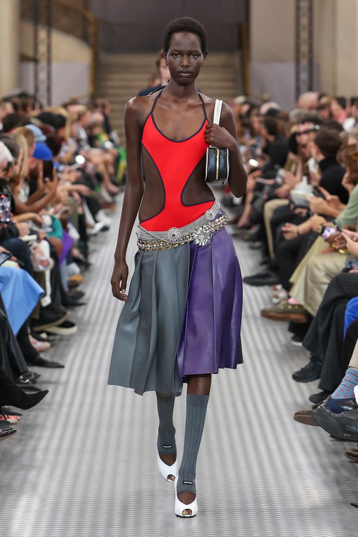 Miu Miu 2025 春夏系列大秀正式登場 | Hypebeast