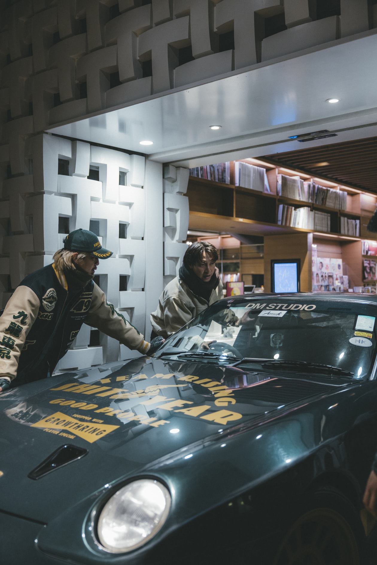 DRIVERS：攝影師 Dicky Ma 與 Porsche 968 CS 征戰筑波賽道 Time Attack | Hypebeast