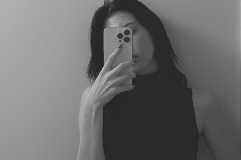 三十而立．三吉彩花攝影創作紀實 #8「BROWN 」 | Hypebeast