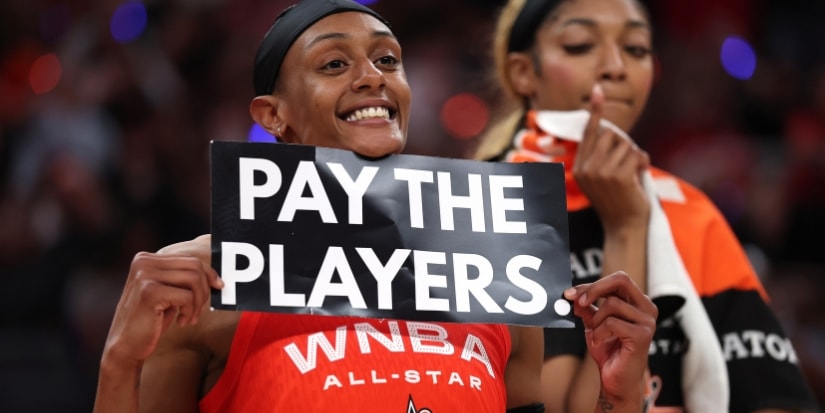 WNBA All-Star 週末集體穿「Pay Us What You Owe Us」Tee 高呼薪酬平權 | Hypebae