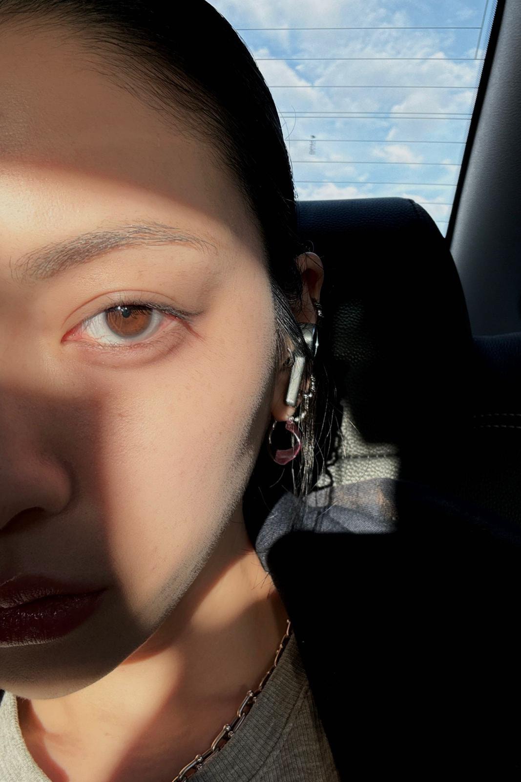 三十而立．三吉彩花攝影創作紀實 #8「BROWN 」 | Hypebeast