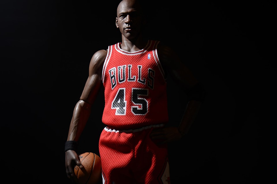 1/6 Limited edition Real Masterpiece: Michael Jordan (Series 1 I’M BACK ...
