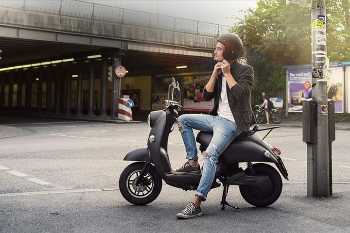 UNU Electric Scooter Boasts 100 km Range with a Portable Lithium-ion ...