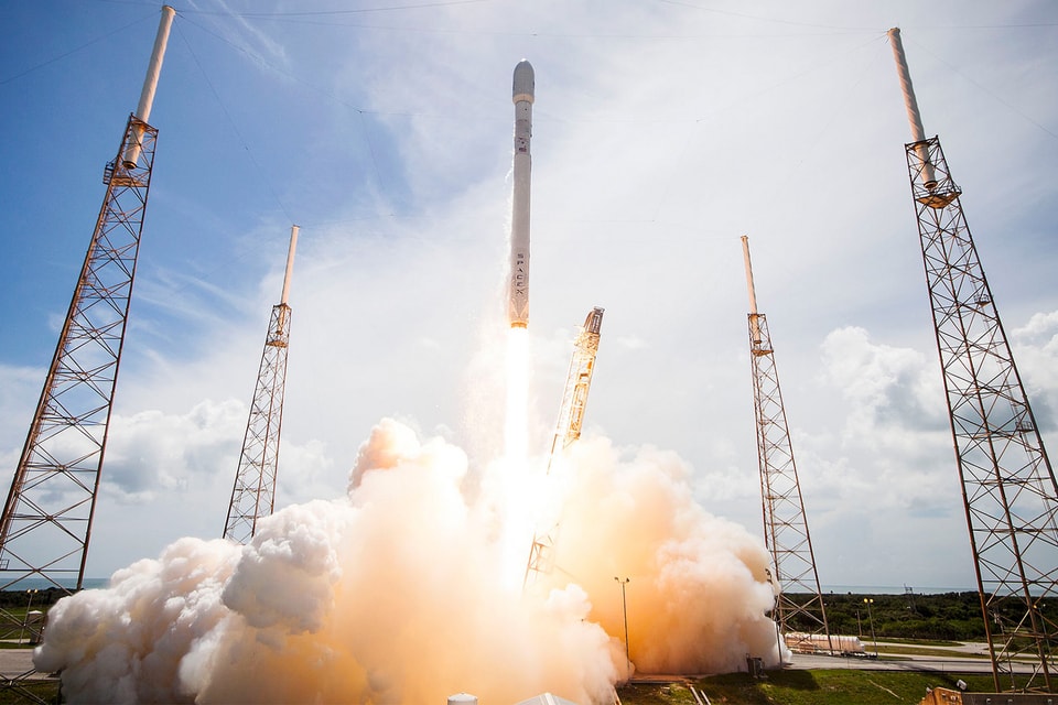 SpaceX NASA Contract | Hypebeast