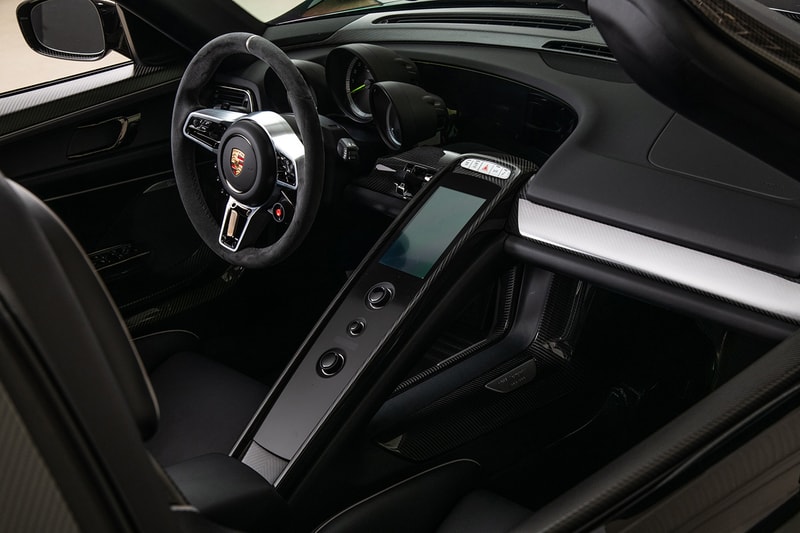 Porsche 918 Spyder Interior