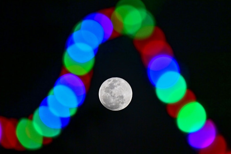 A 'Pink' Supermoon Lit Up The Sky On Monday | Hypebeast