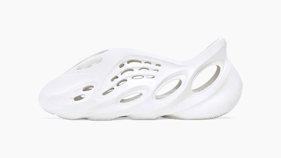 adidas YEEZY FOAM RNNR "Sand" Release 2022 | Drops | Hypebeast