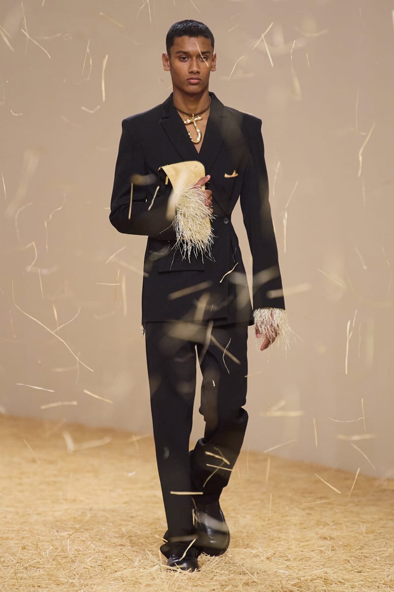 Jacquemus “LE RAPHIA” Spring/Summer 2023 Runway Show | Hypebeast Jacquemus “LE RAPHIA” Spring/Summer 2023 Runway Show | Hypebeast