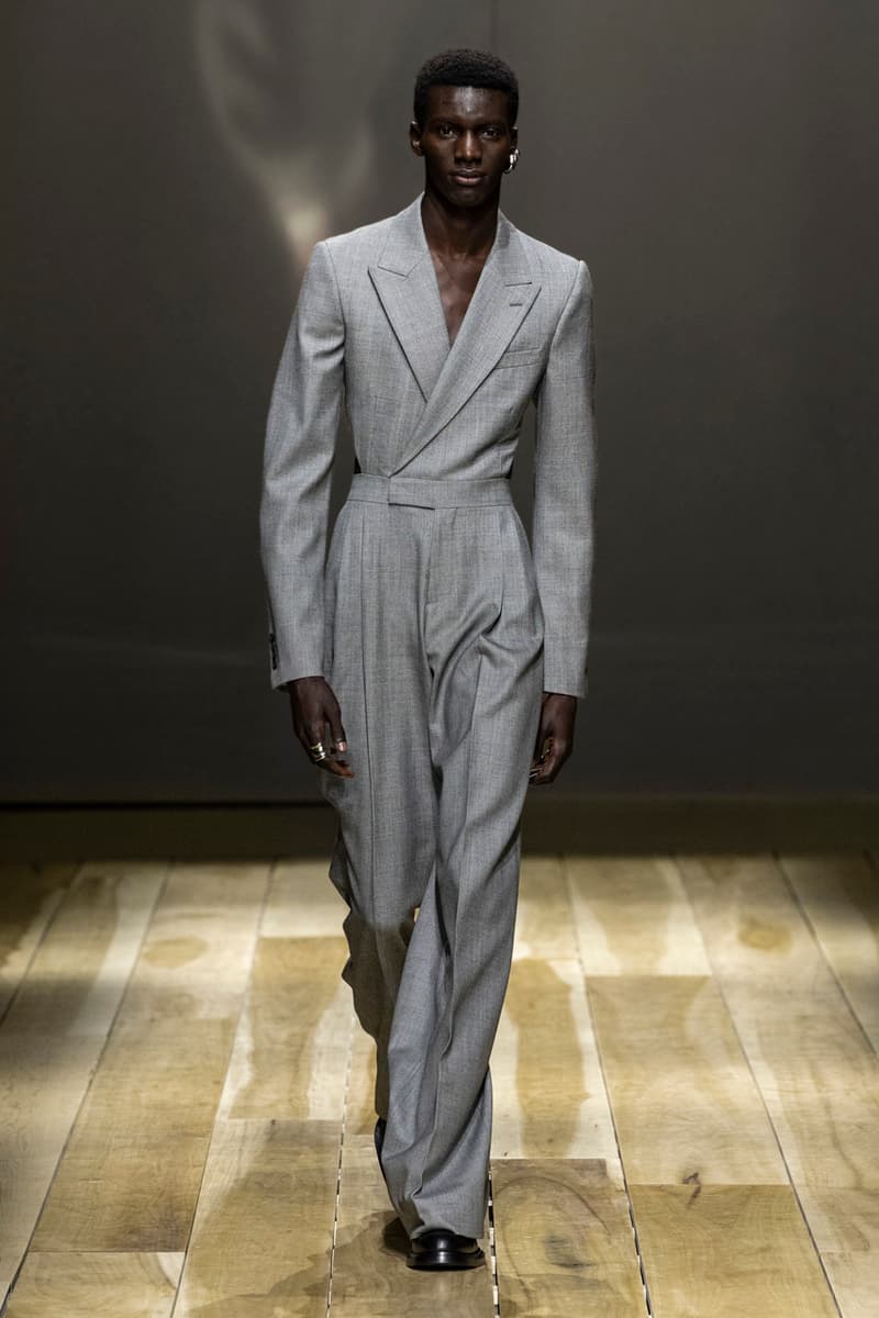 Alexander McQueen FW23 "Anatomy" Runway Show | Hypebeast