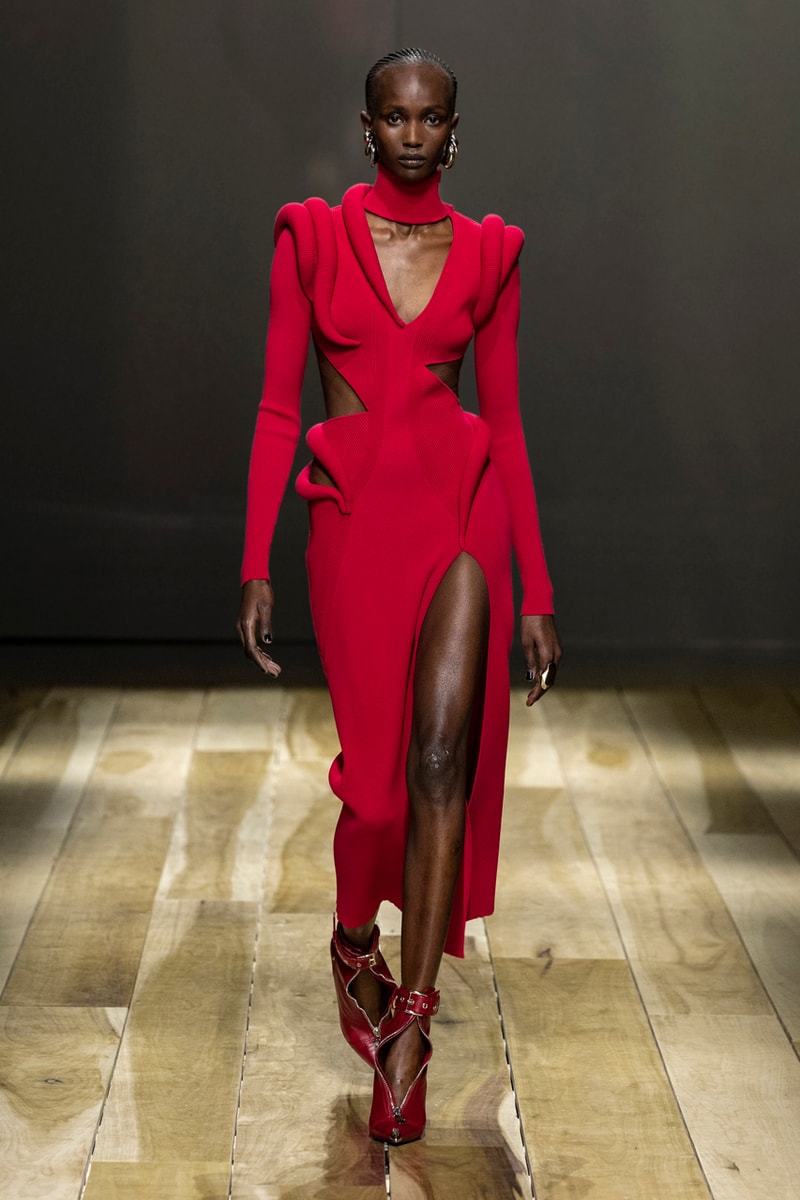 Alexander McQueen FW23 "Anatomy" Runway Show | Hypebeast