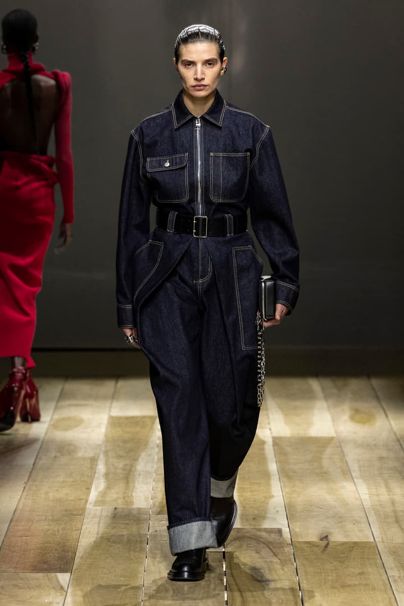 Alexander McQueen FW23 "Anatomy" Runway Show | Hypebeast