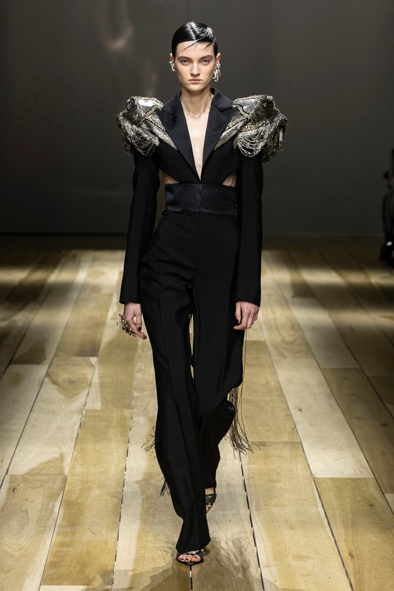 Alexander McQueen FW23 "Anatomy" Runway Show | Hypebeast