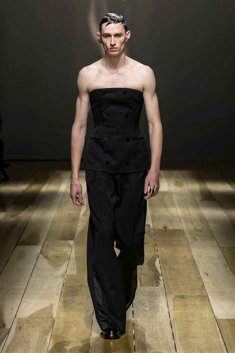 Alexander McQueen FW23 "Anatomy" Runway Show | Hypebeast