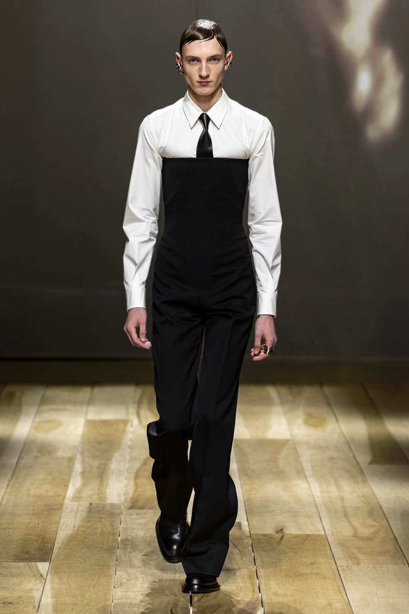 Alexander McQueen FW23 "Anatomy" Runway Show | Hypebeast