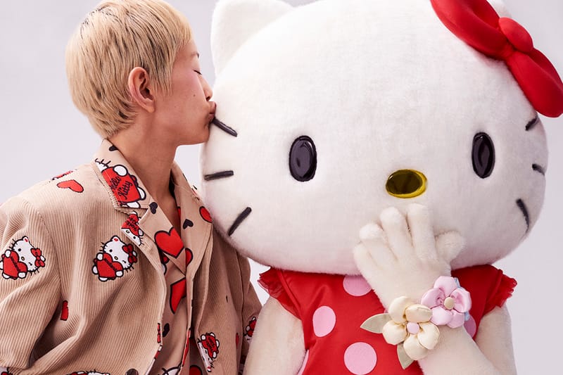 Hello Kitty x AR-15 Rifle | Hypebeast