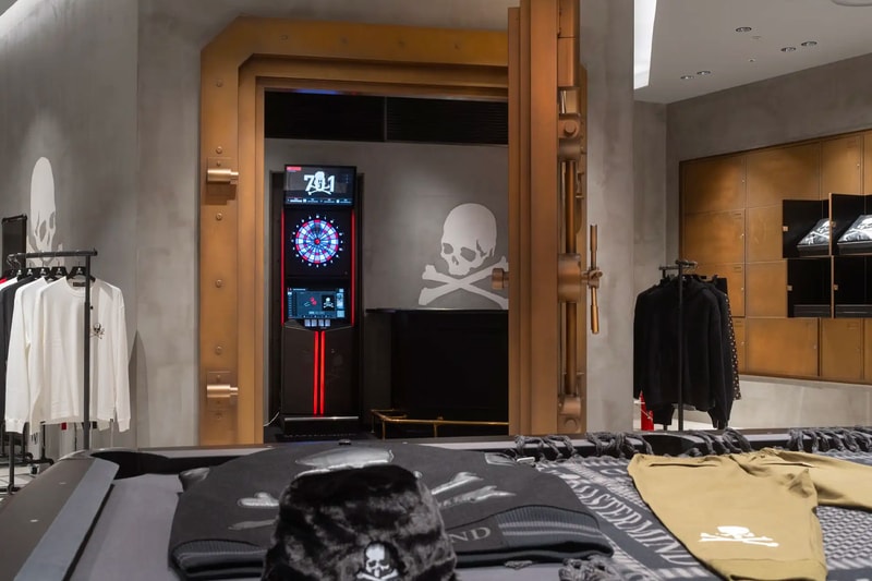 Mastermind WORLD Limited Edition DARTSLIVE Board | Hypebeast