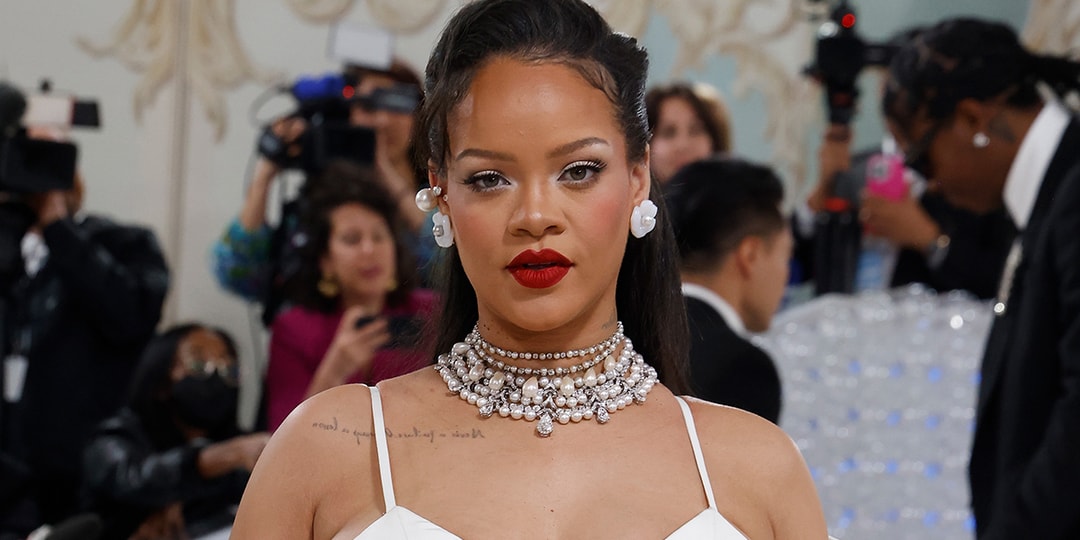 Rihanna First Female Artist 10 Songs One Billion Spotify Streams ...