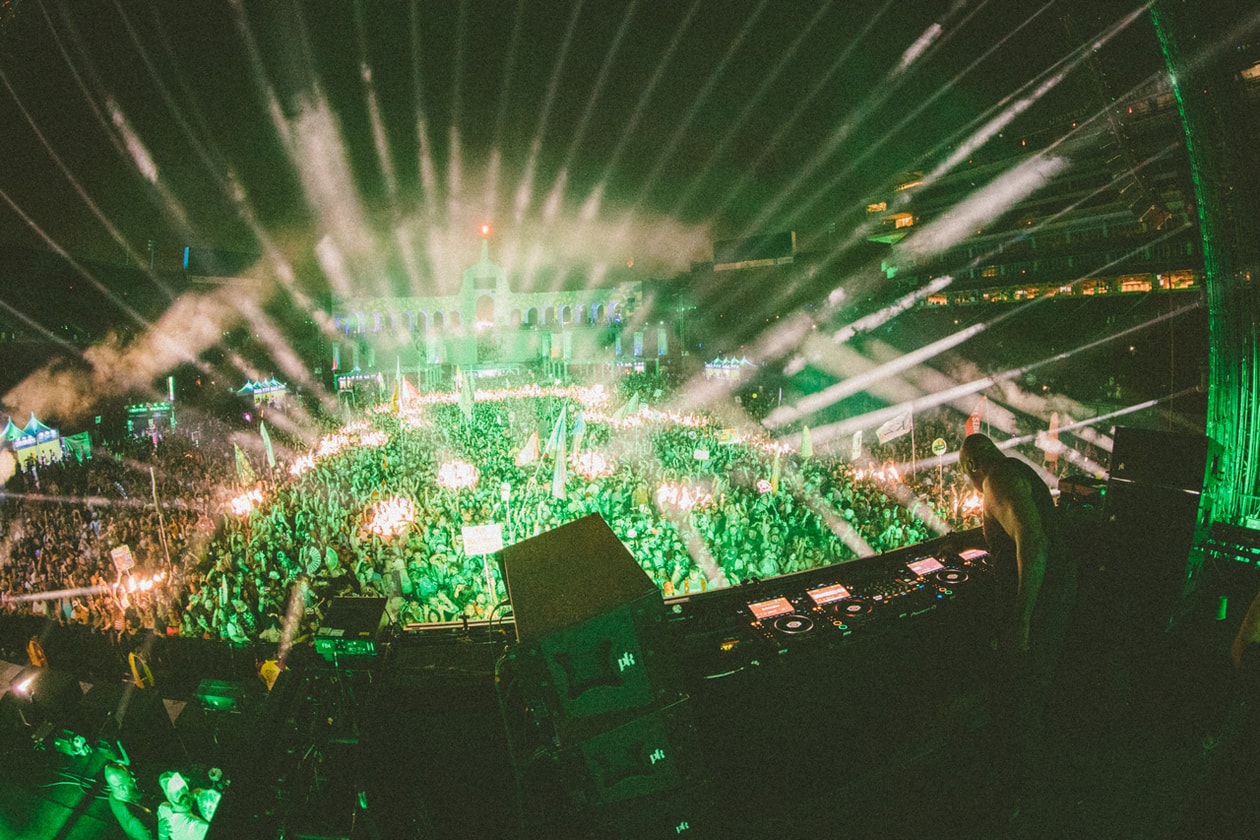 A Backstage Look at Shaq/DJ Diesel's HARD Summer Set | Hypebeast