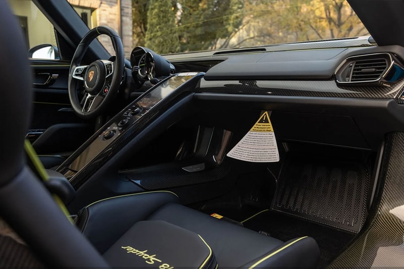 Porsche 918 Production Interior