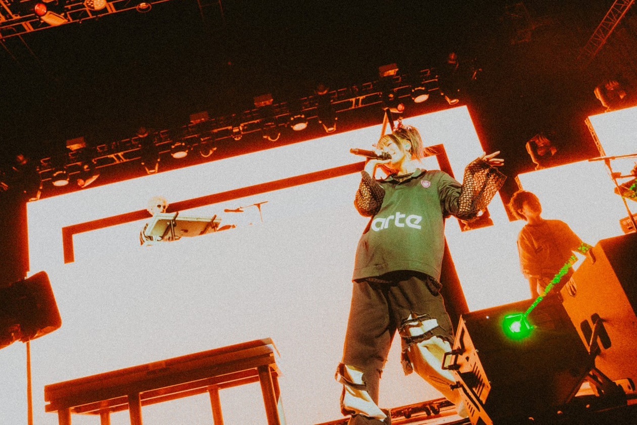 YOASOBI Brought Tokyo Nightlife to Coachella | Hypebeast YOASOBI Brought Tokyo Nightlife to Coachella | Hypebeast