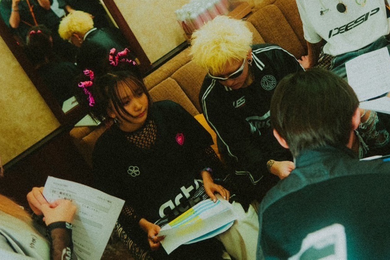 YOASOBI Brought Tokyo Nightlife to Coachella | Hypebeast YOASOBI Brought Tokyo Nightlife to Coachella | Hypebeast