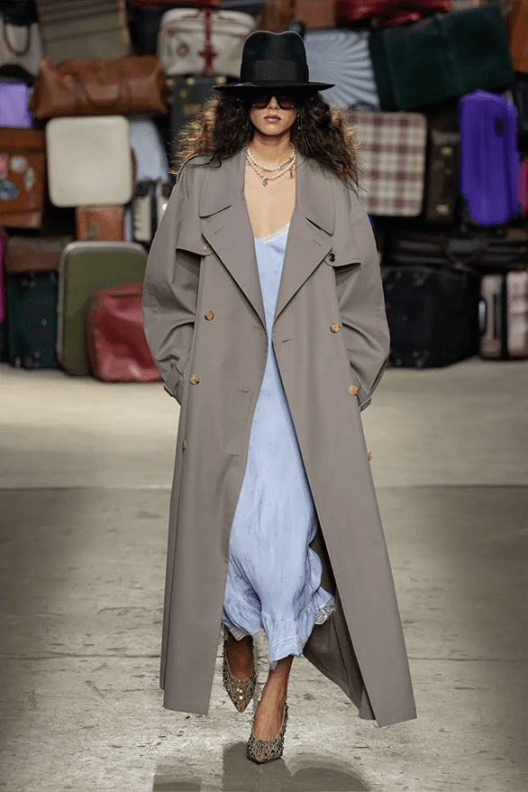 Moschino Spring/Summer 2025 at Milan Fashion Week | Hypebeast Moschino Spring/Summer 2025 at Milan Fashion Week | Hypebeast