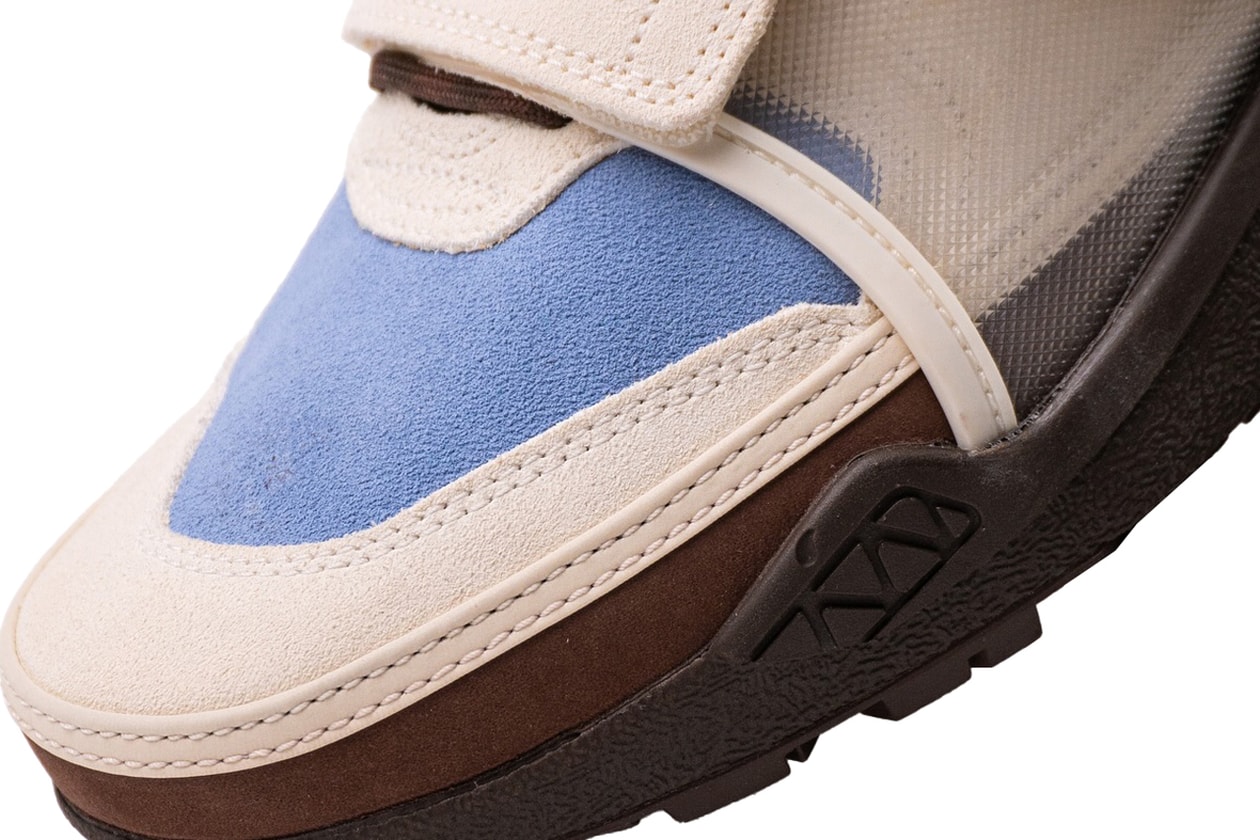 Travis Scott Nike Zoom Field Jaxx Leche Blue HQ3072-400 | Hypebeast