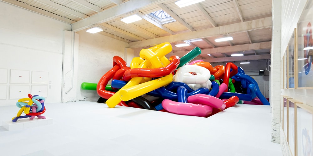 Cj Hendry Pokes Fun at Jeff Koons with Balloon-Inspired Exhibition ...