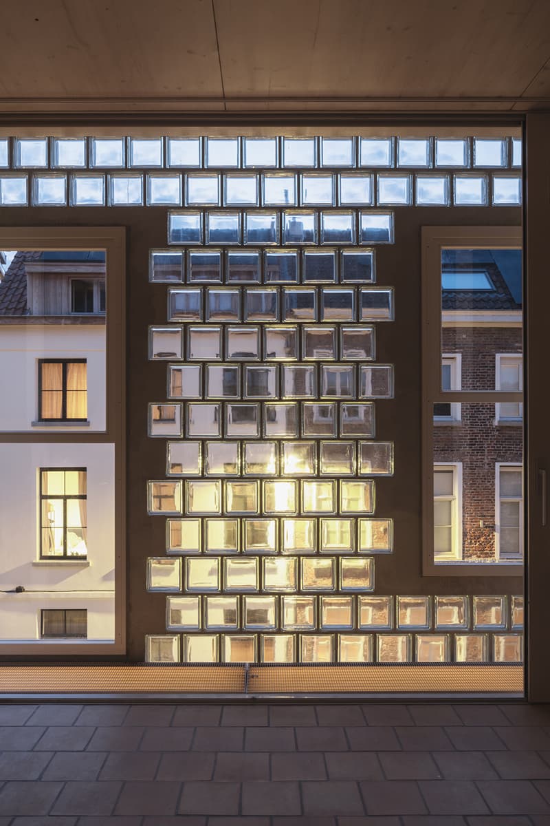 Delmulle Delmulle Architecten「Glass Brick House」以倒置式双层立面重塑窄地住宅 | Hypebeast