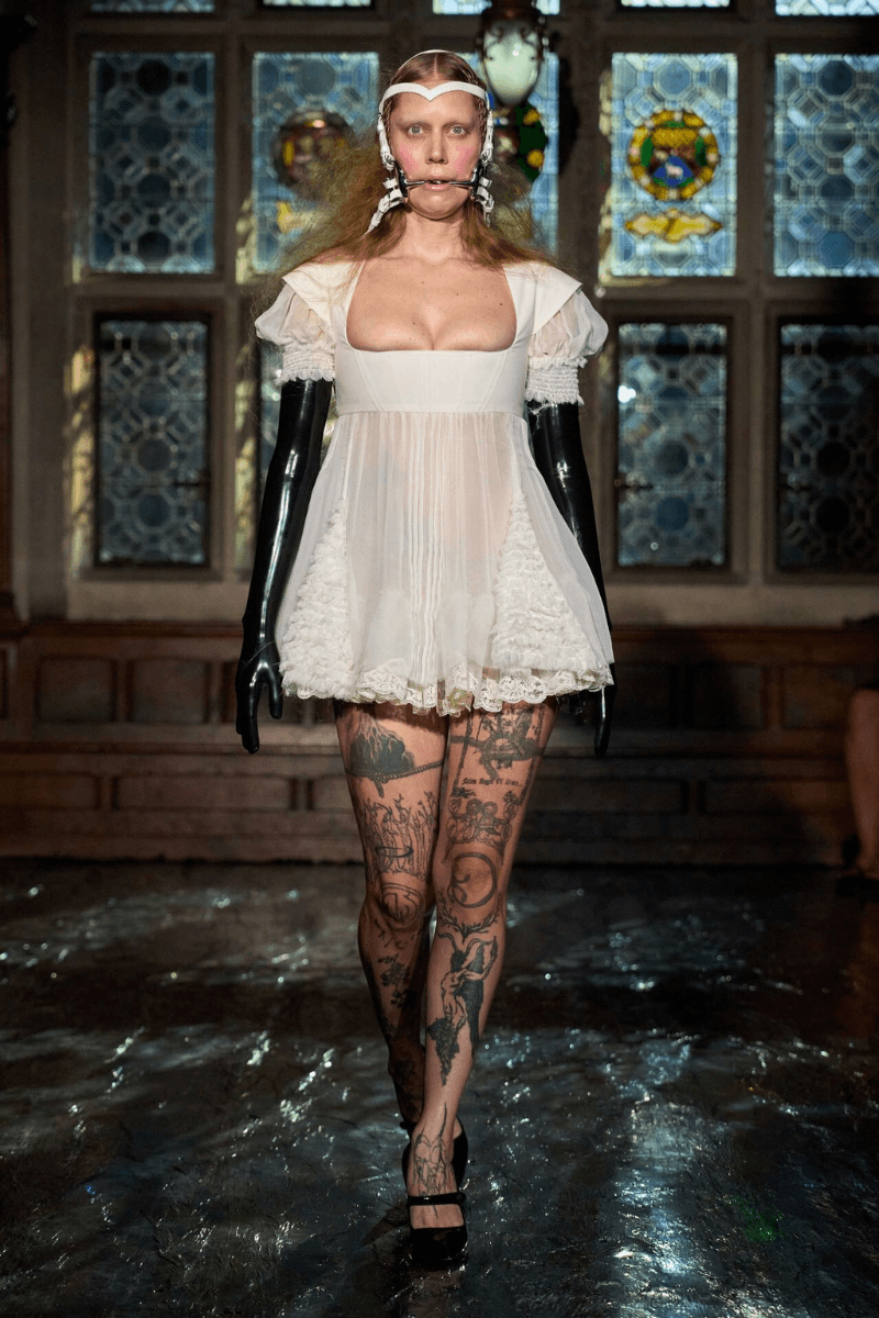 Dilara Findikoglu Closed the Fourth Day of London Fashion Week with Her SS26 Collection, “Cage ...