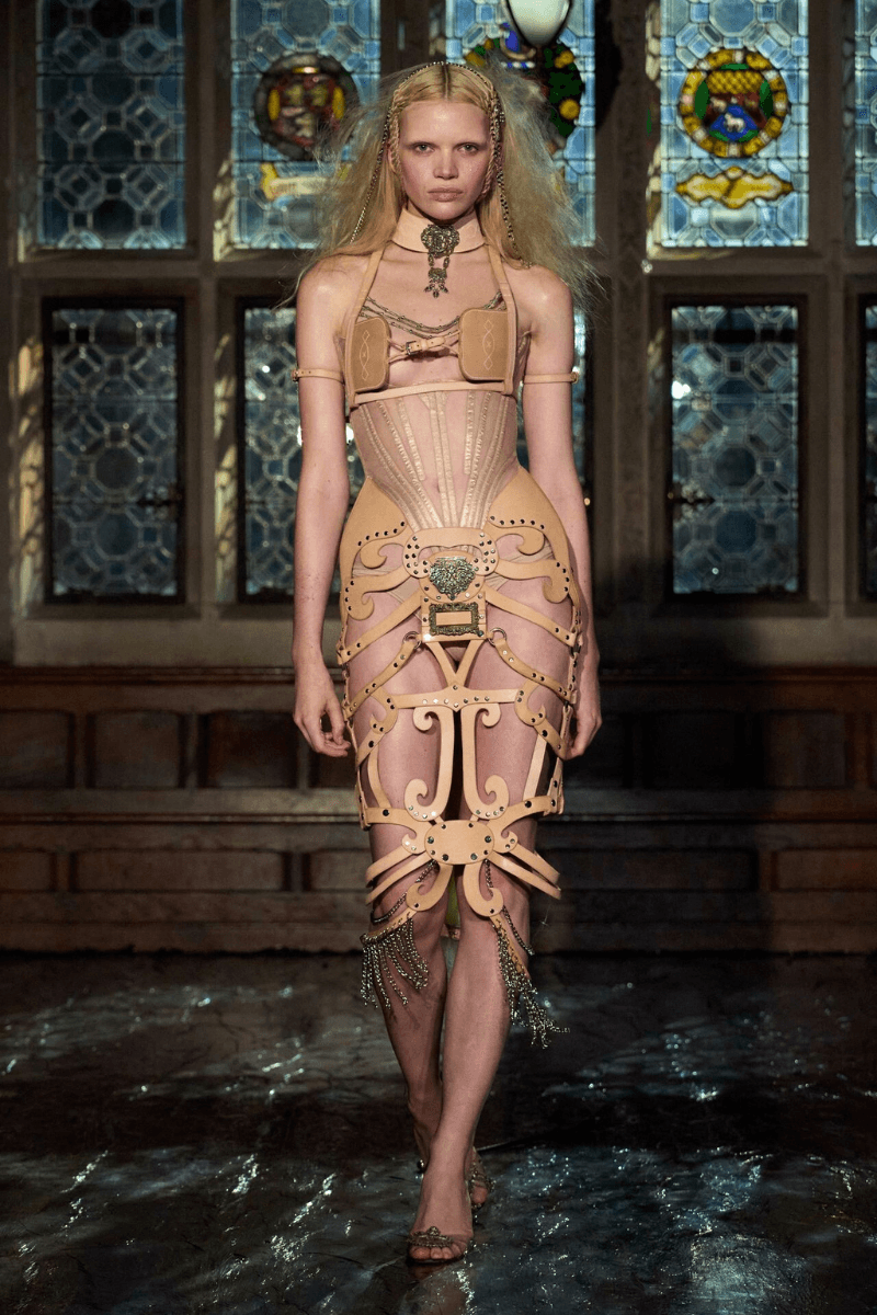 Dilara Findikoglu Closed the Fourth Day of London Fashion Week with Her SS26 Collection, “Cage ...