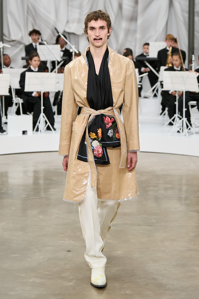幽魅衣影，舊季回聲：Glenn Martens 執掌 Maison Margiela 2026 春夏系列大秀 | Hypebeast