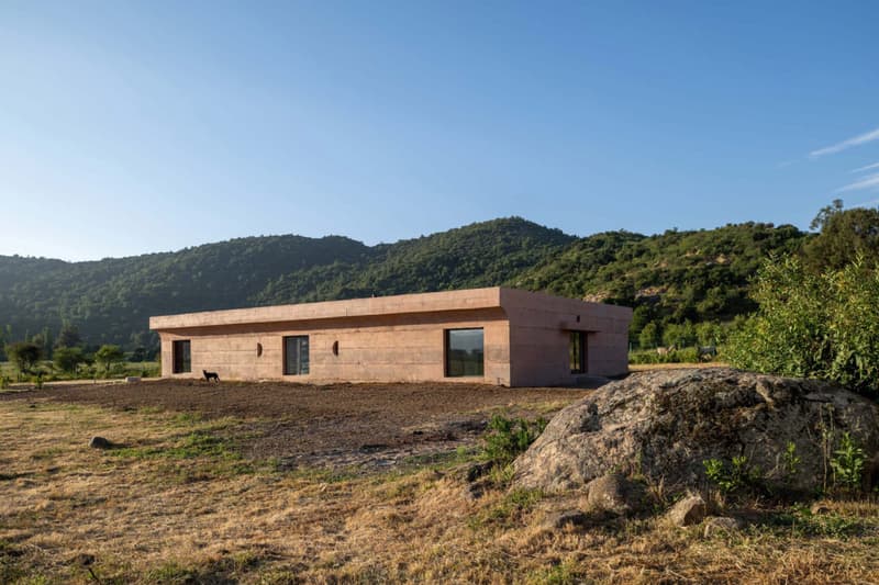 Pezo von Ellrichshausen Lima House au Chili : maison en béton rose ...