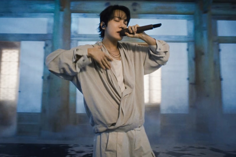 BTS veste JiyongKim em performance ao vivo de “SWIM” | Hypebeast