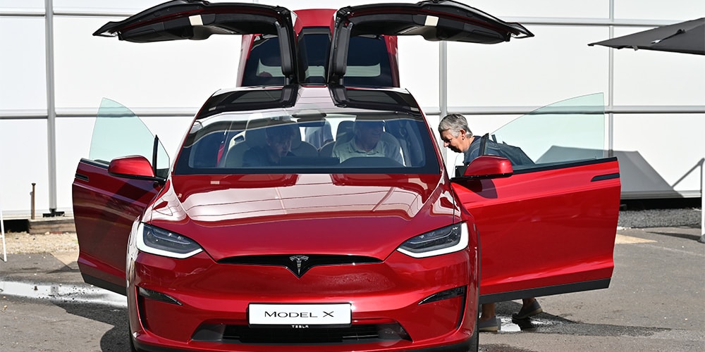 Tesla Model S Signature Series Final Run Details | Hypebeast