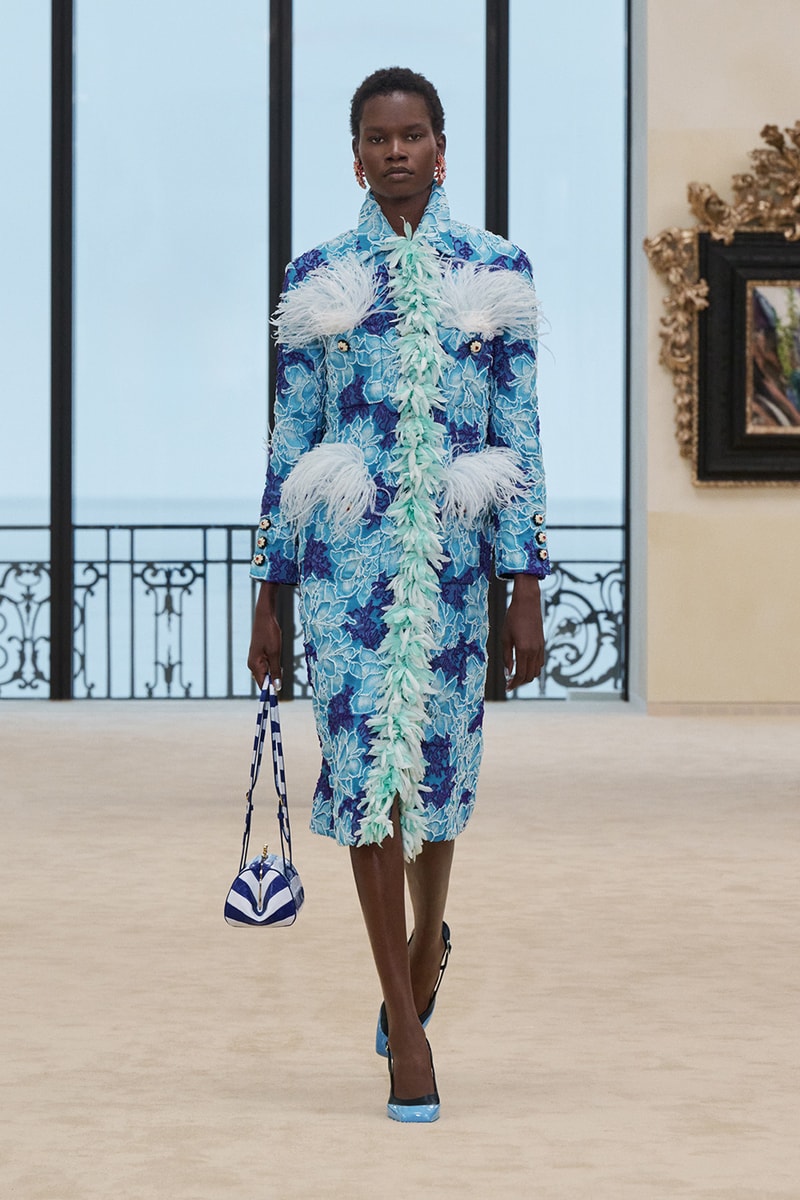 Chanel Cruise 2027 Biarritz 回歸度假系列時裝騷 Runway | Hypebeast