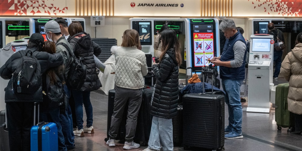 Japan Airlines Humanoid Robots at Haneda Airport Trial | Hypebeast