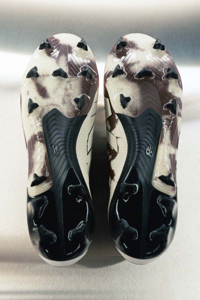 La nouvelle chaussure New Balance x Stone Island est thermoréactive ...