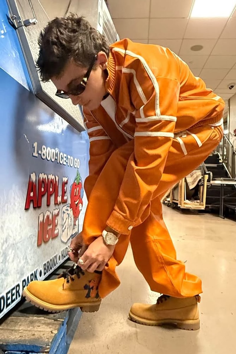 Chrome Hearts Timothée Chalamet 橙色 Tracksuit + Knicks Timberland 靴 場邊造型 ...
